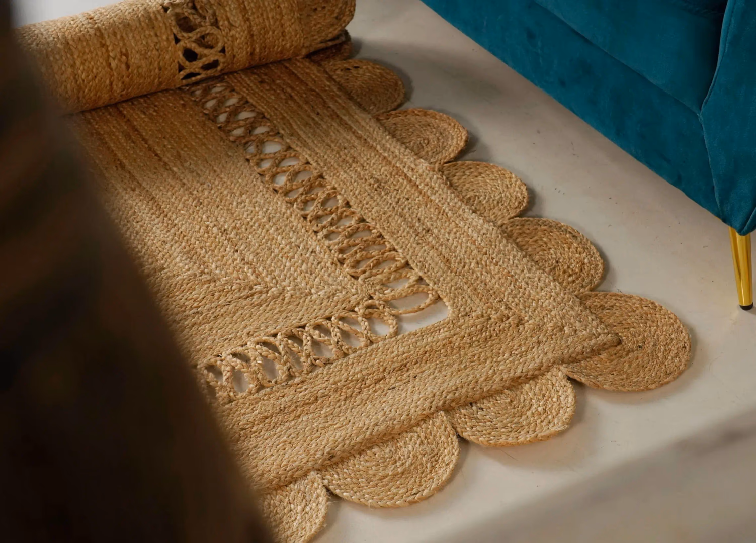 Indian Handmade Natural Braided Scalloped Rectangle Jute Rug